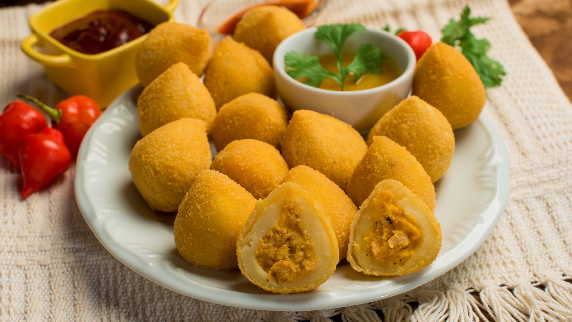 Quem inventou a coxinha? Descubra a origem desse salgado irresistível